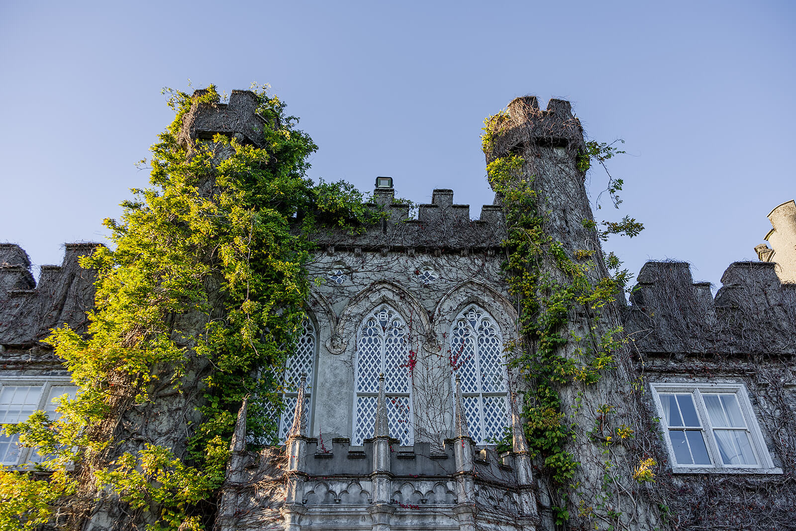 Featured Wedding 2022 | Bridget & Matt: Elegant Autumn Castle Wedding ...